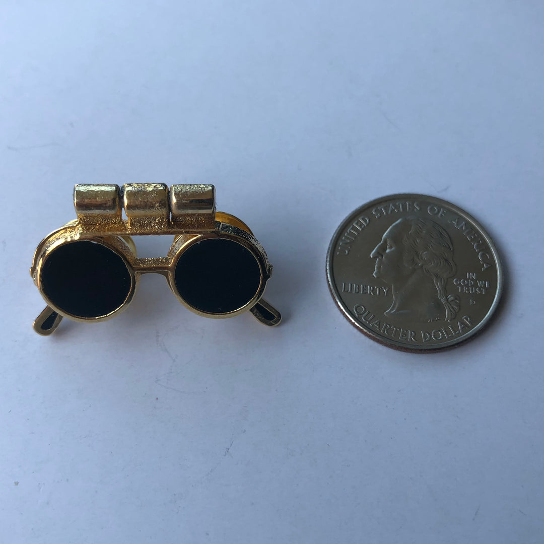 Flip-Up Glasses Pin – Thenamel